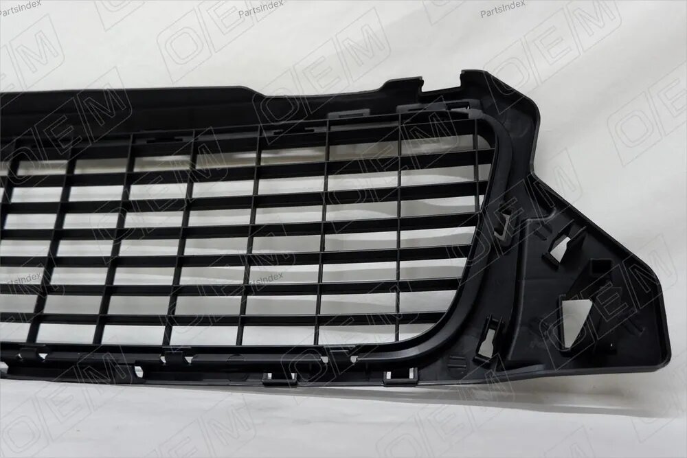 Решетка в бампер нижняя Renault Duster 1 2011-2015, O.E.M. OEM3667