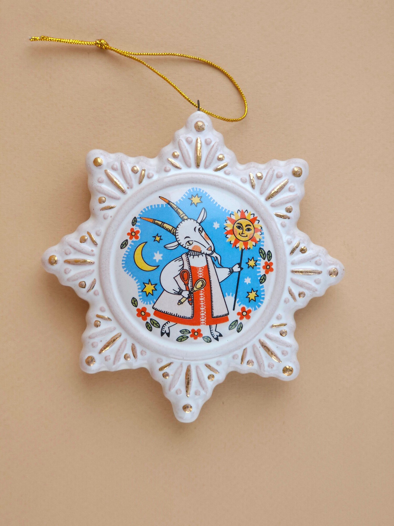 Ёлочная игрушка "Снежинка с козочкой". Ярославская майолика. Керамика ручной работы. Сделано в России.