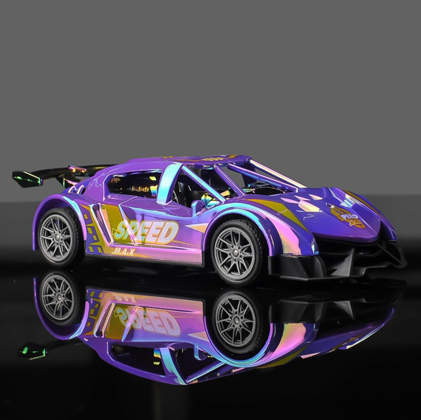 Игрушечный автомобиль