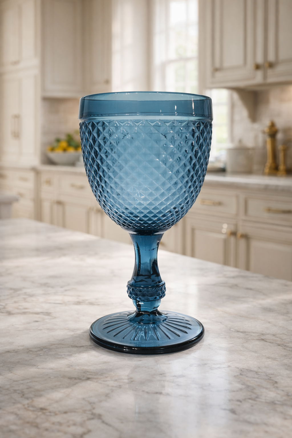 Стеклянный бокал Boltze "Шамберте", граненый, с фактурным декором, синий, 200мл