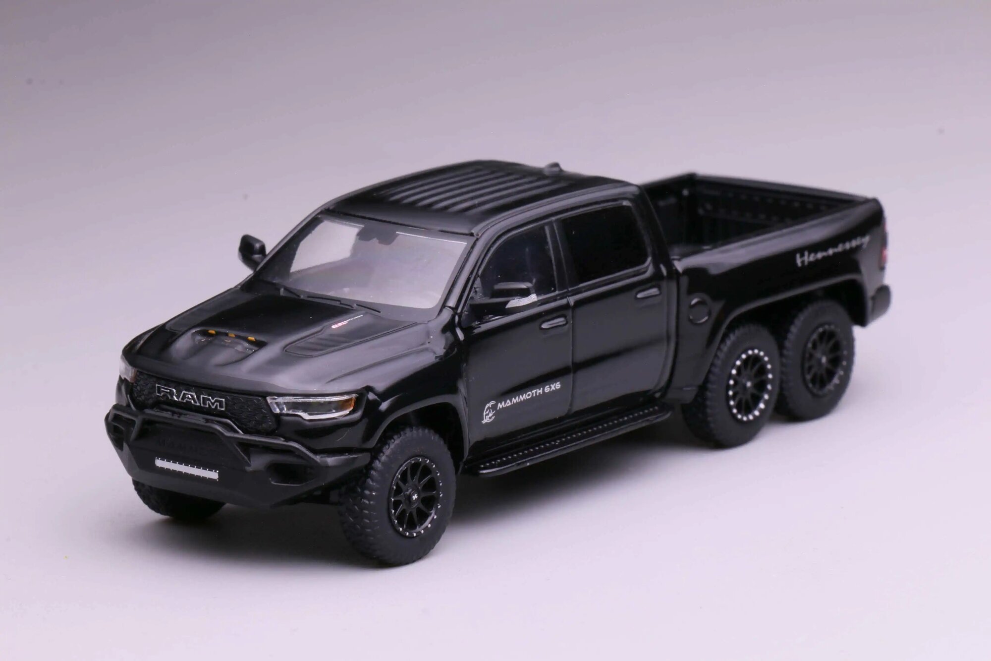 Модель автомобиля RAM TRX Tyrannosaurus rex 1:64, черный