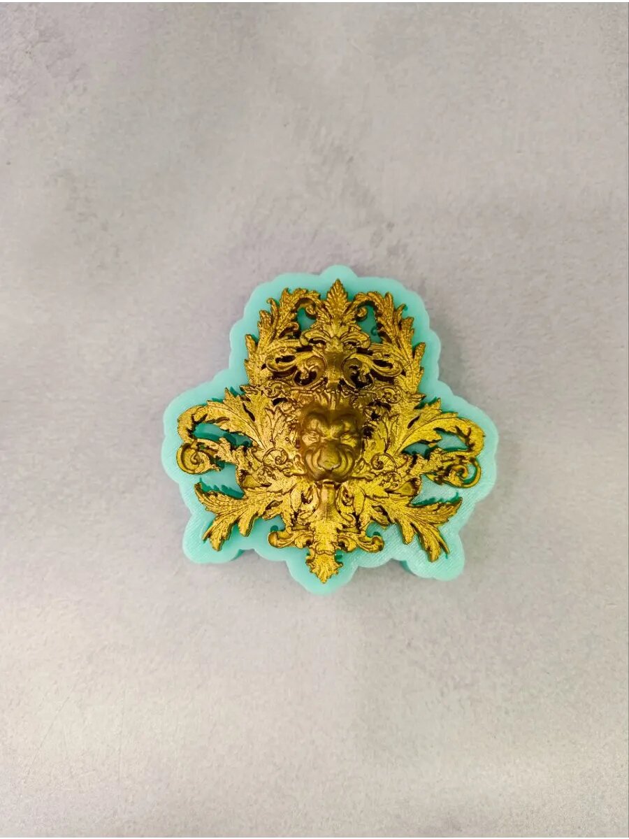 Молд силиконовый "Лев с вензелями". Высота готового изделия 10 см.