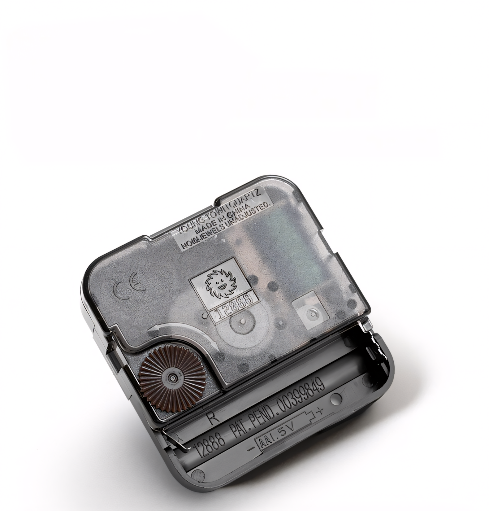 Настенные часы с маятником желтого цвета, размер 29.5 х 61 х 3.3 см