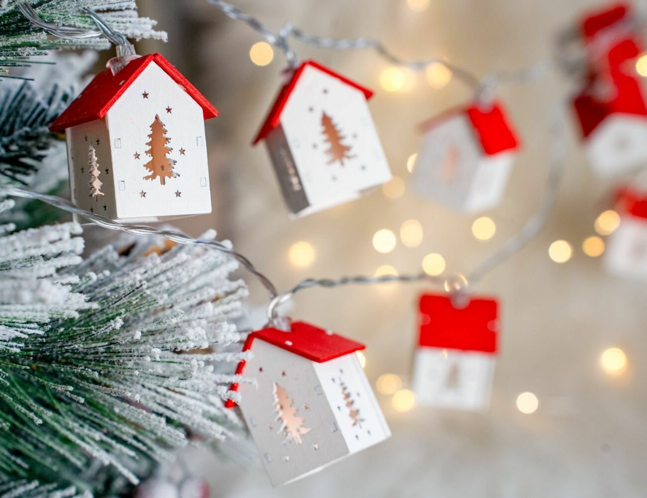 Декоративная светодиодная гирлянда домики 'В лесу', дерево, 10 тёплых LED-огней, 180 см, таймер, батарейки, Winter Deco 4070750