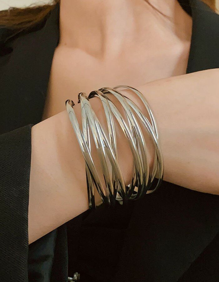 Жесткий браслет