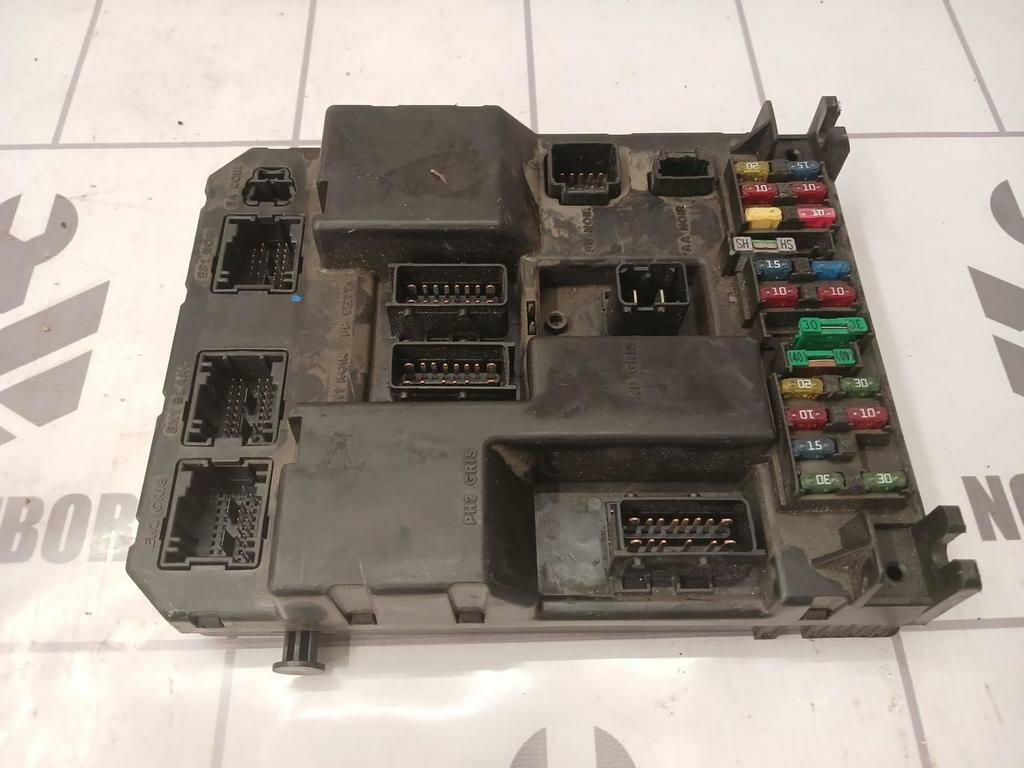Блок предохранителей Peugeot 307 2001-2008