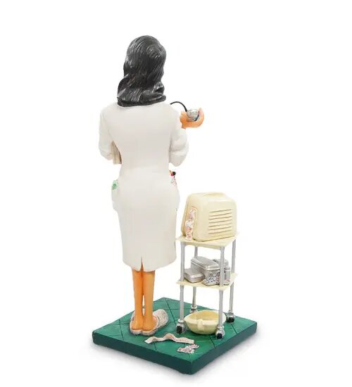 FO-84006 Статуэтка мал. "Доктор" (The Madam Doctor. Forchino)
