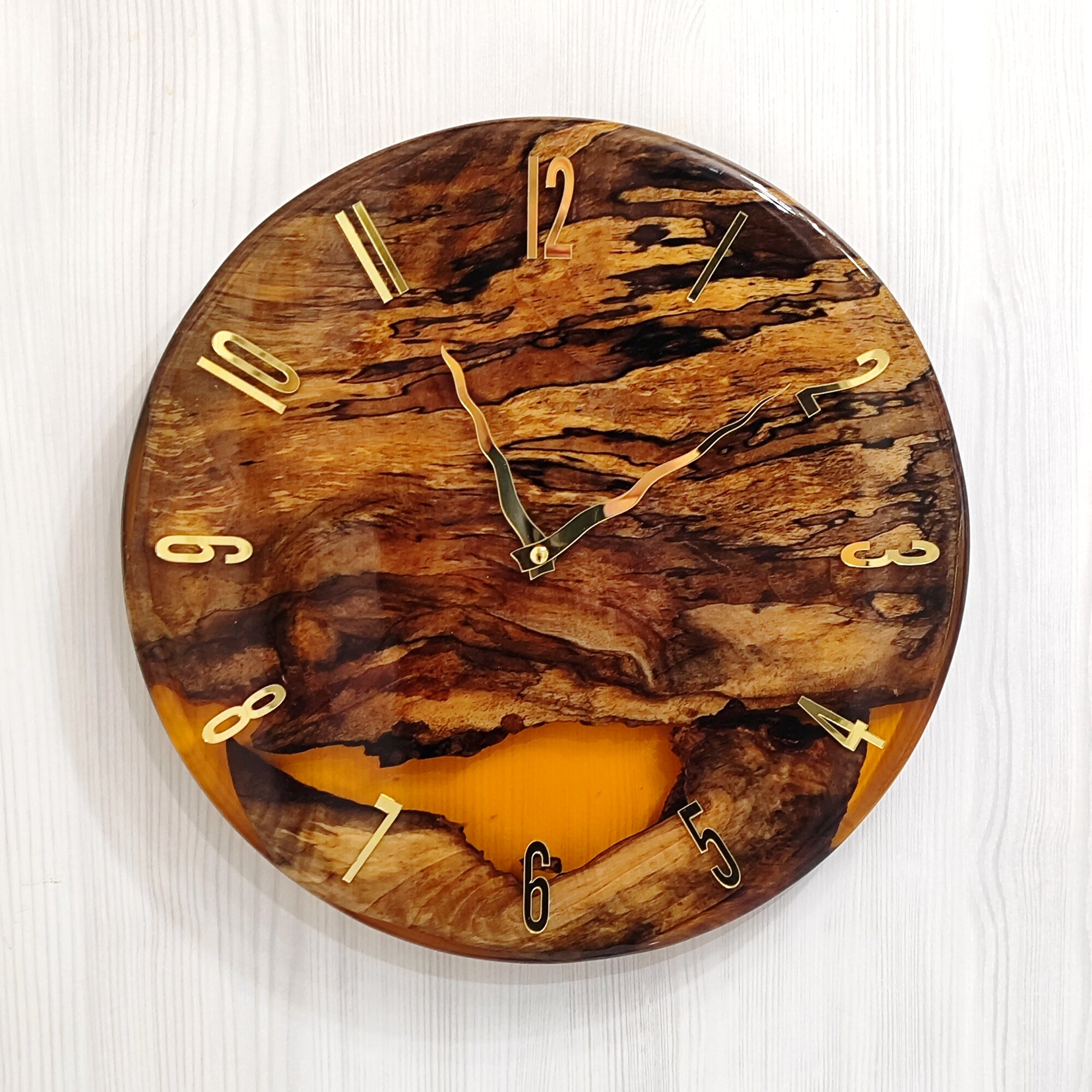 Настенные часы ручной работы из дерева и эпоксидной смолы "Орех-кофе 0925(35)", 345*345*25 мм