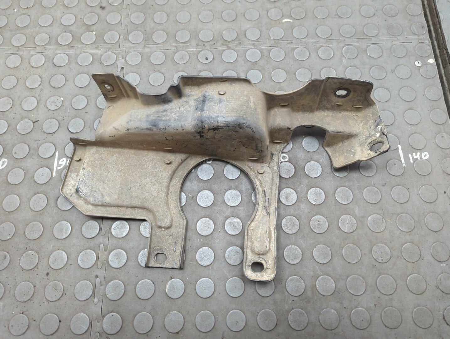 Защита арок (подкрылок) правая передняя Ford Explorer Б/У