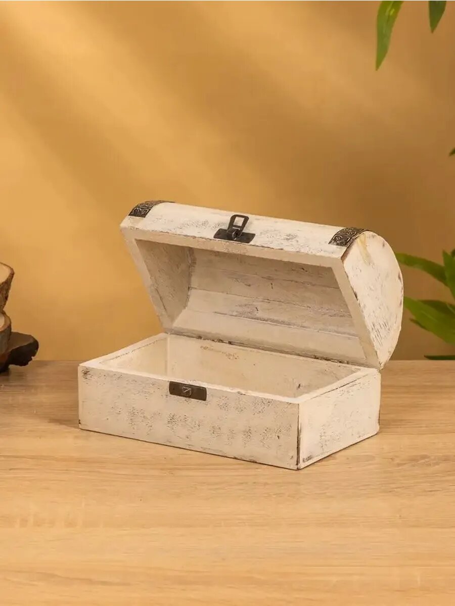 Очаровательный сундук с ацтекским орнаментом