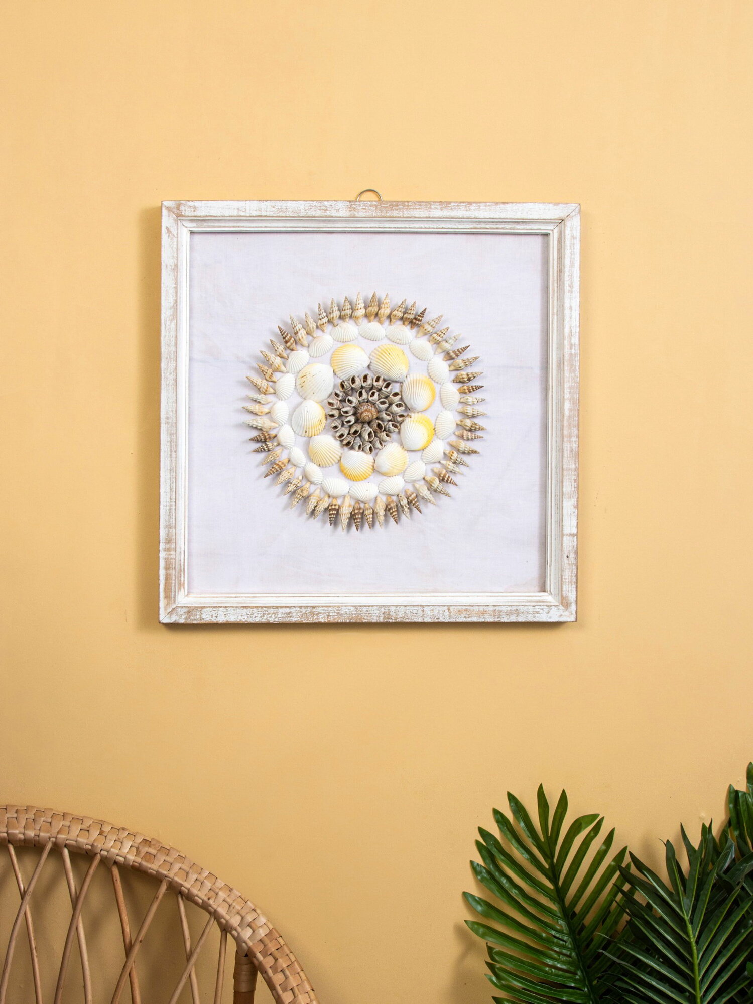 Панно "Композиция из ракушек", 45x3x45 см, способ крепления: подвес