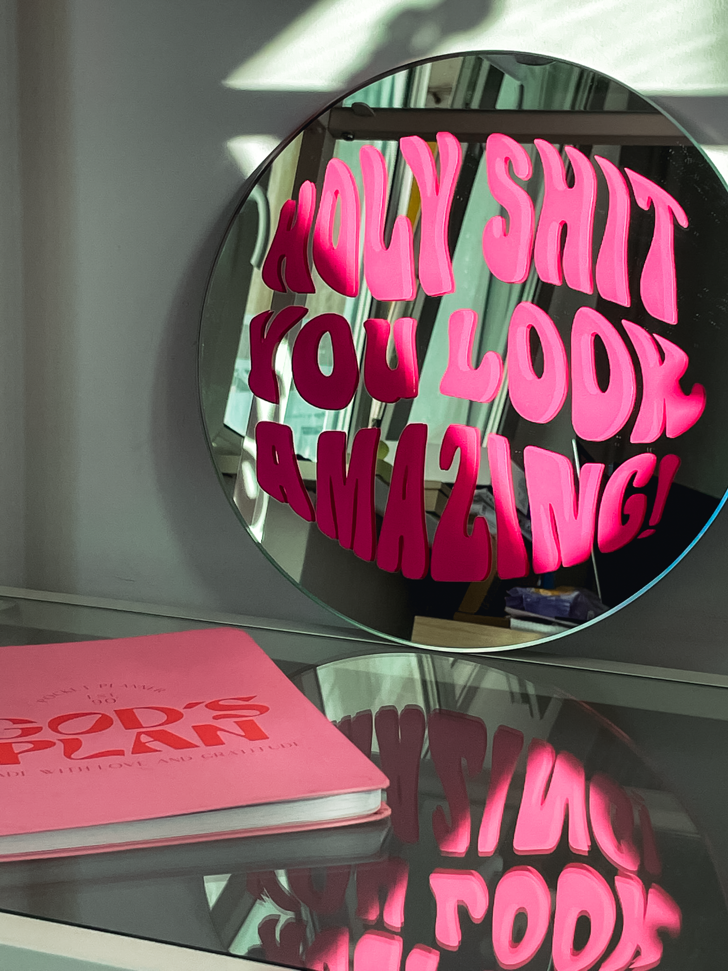 Зеркало интерьерное, дизайн "Holy sh*t!", настенное крепление, маджента