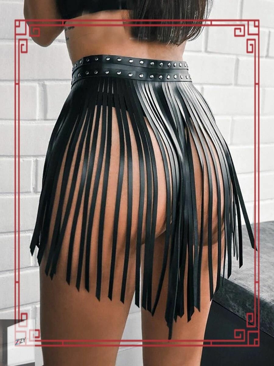 Короткая кожаная юбка с кисточками