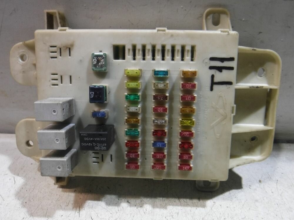 Блок предохранителей Chery Tiggo T11 T113723060