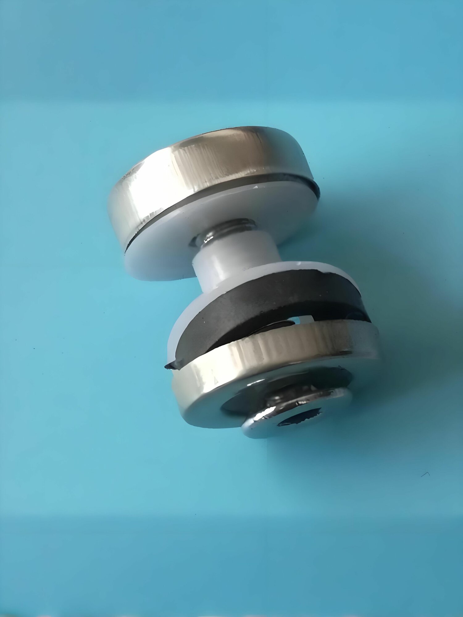 Зажимы (кронштейны) для стеклянных ограждений AISI 304: крепление для лестниц, балконов и перил, соединительные элементы