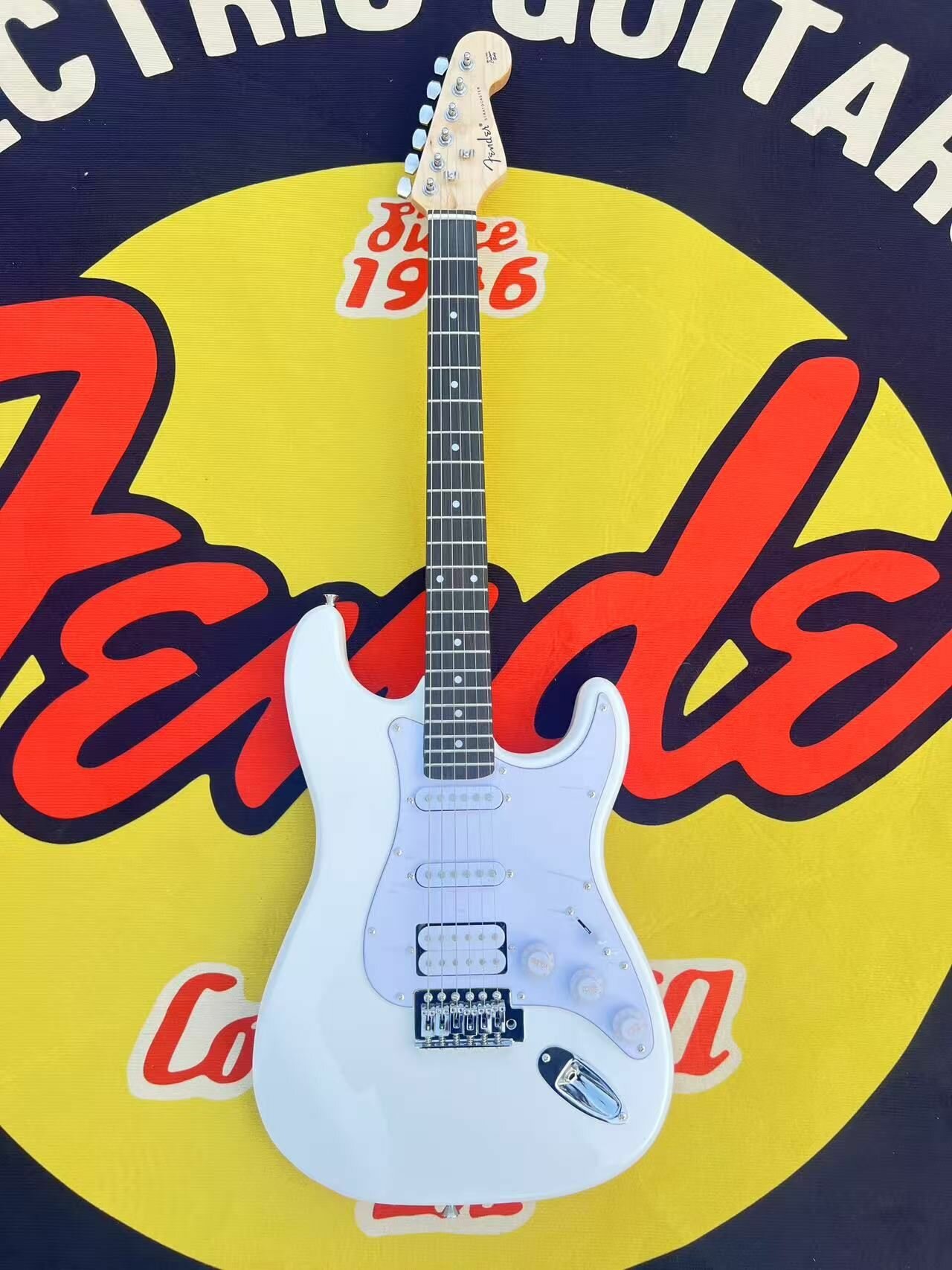 Электрогитара ROCKDALE Stars HSS WH