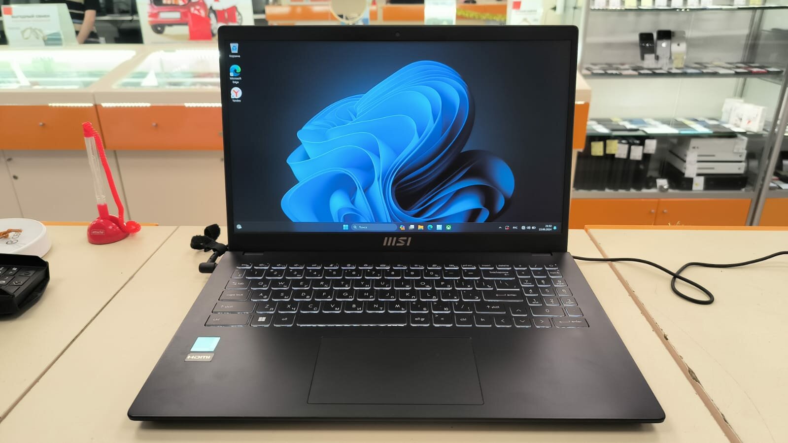 Ноутбук MSI Modern 15 B12M-211RU/15.6 FHD IPS/ Intеl Соre i3-1215u/8GB RAM/SSD. M2 NVMe 256GB/Windows 10, б/у ,уценка