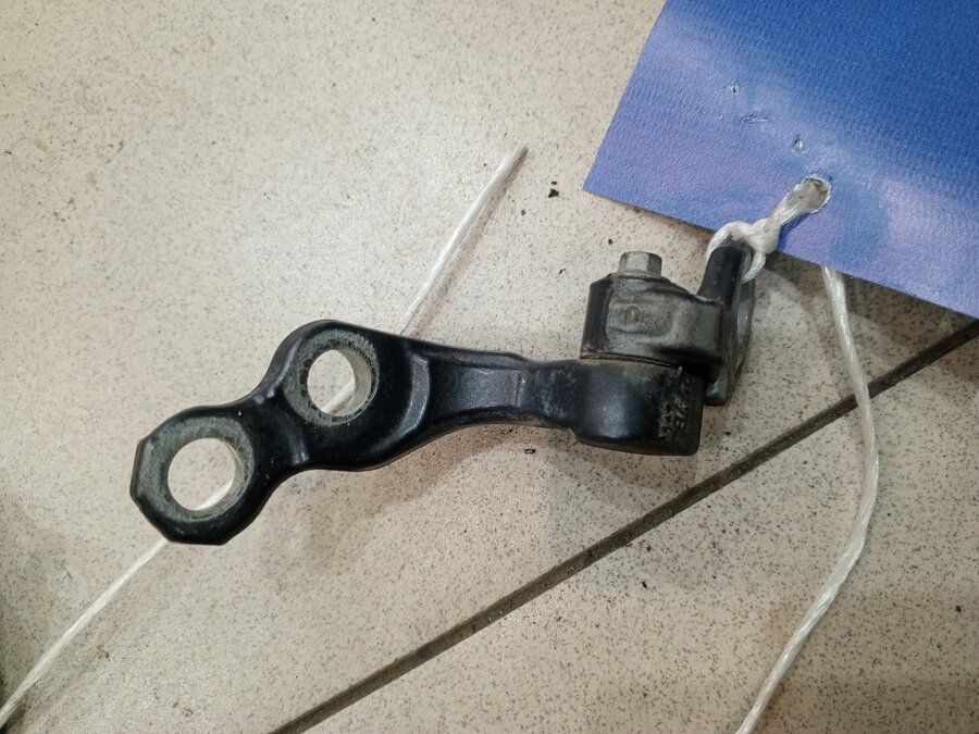 Петля двери задней левой нижняя от Ford Focus 2 2008-2011