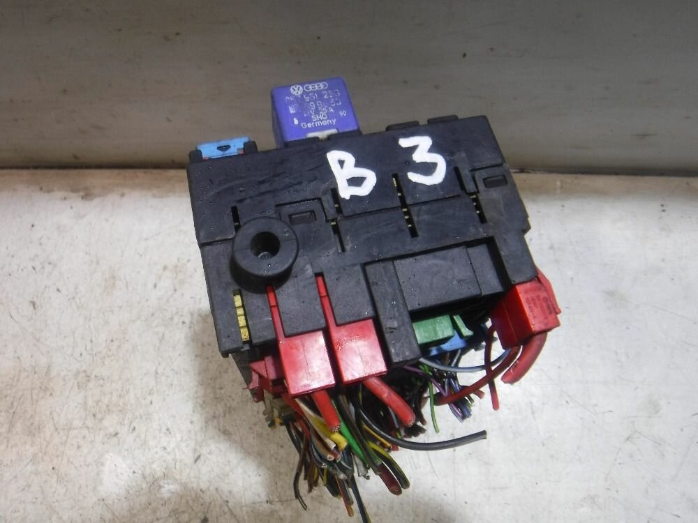 Блок предохранителей VW Passat B3 357937039