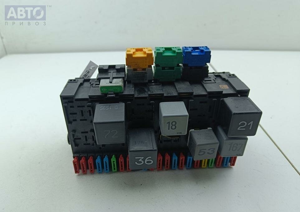 Блок предохранителей Volkswagen Passat B4
