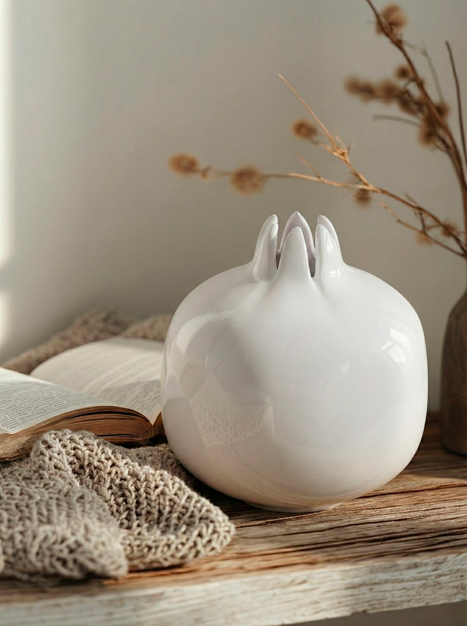 Статуэтка гранат белый большой