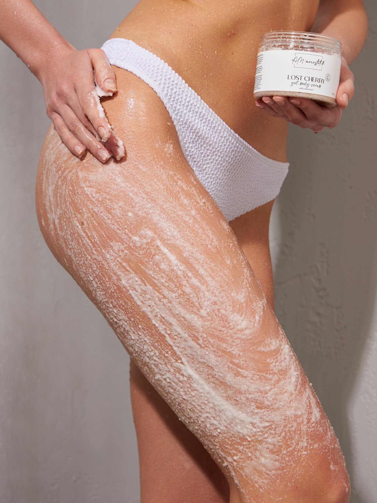Гелевый скраб для тела с шиммером аромат Lost Cherry AMmorestetik
