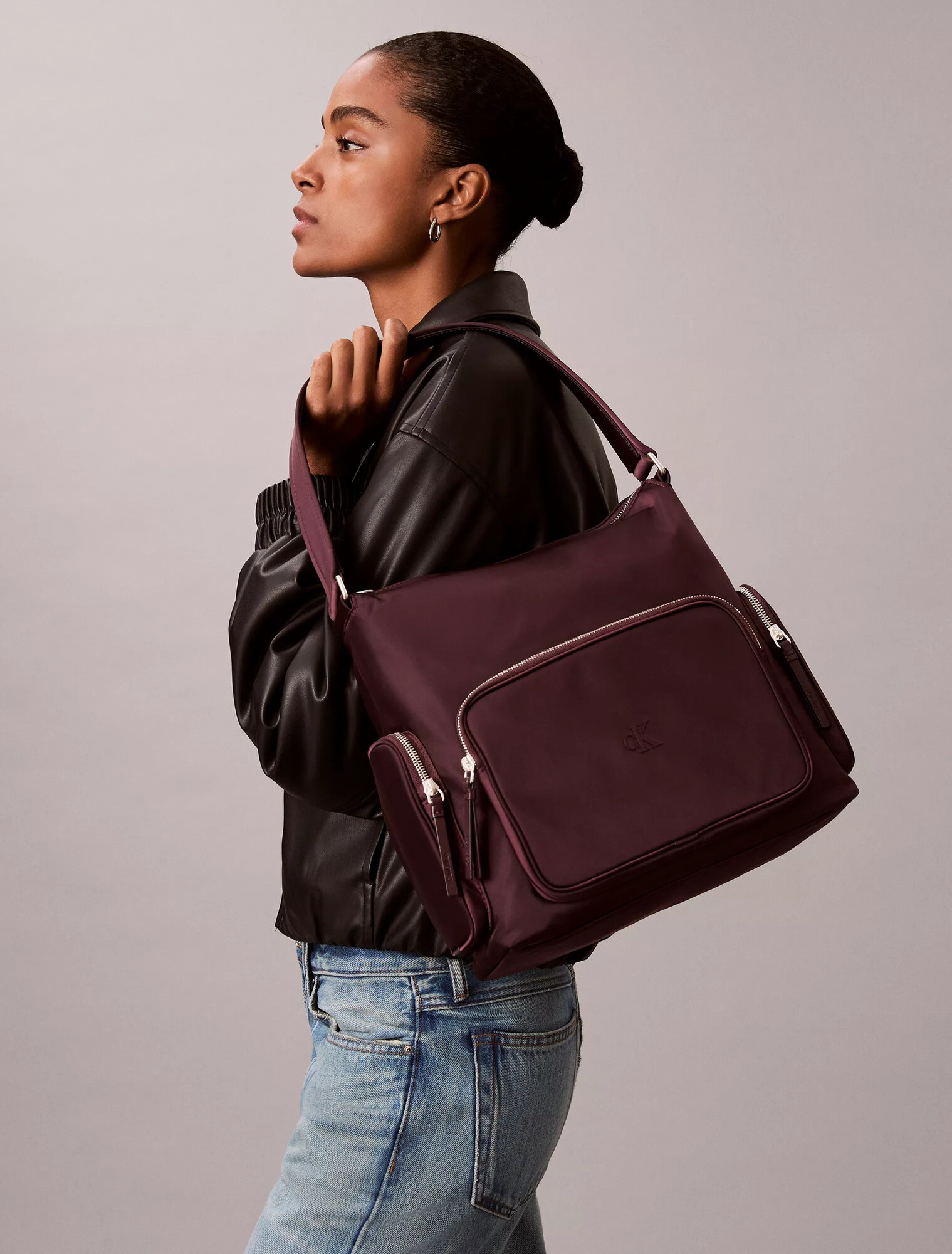 Сумка сэтчел CALVIN KLEIN Soft Satin Nylon Satchel, фактура гладкая, коричневый — фото 1