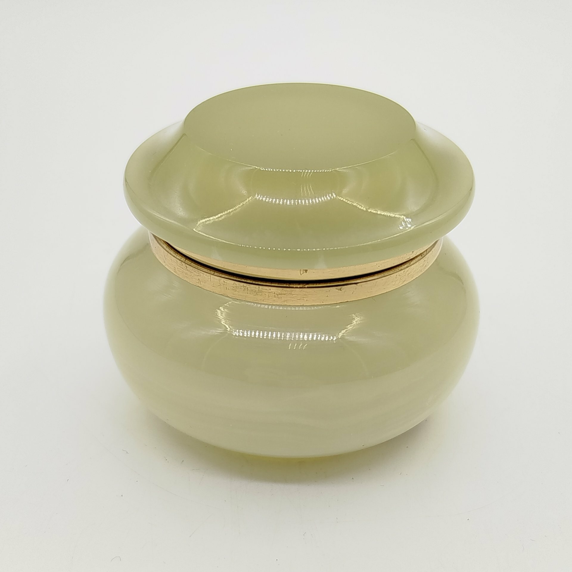 Шкатулка круглой формы "Грибок", оникс, металл, золочение, Азия, 1990-2010 гг.
