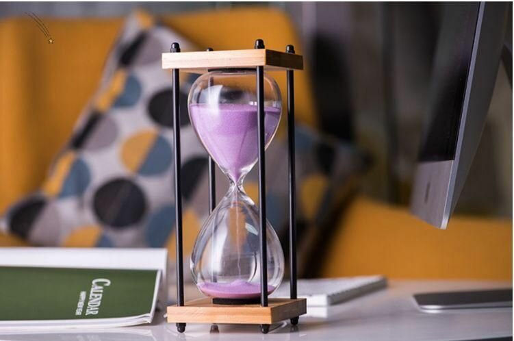 Песочные часы с фиолетовым песком на 30 минут