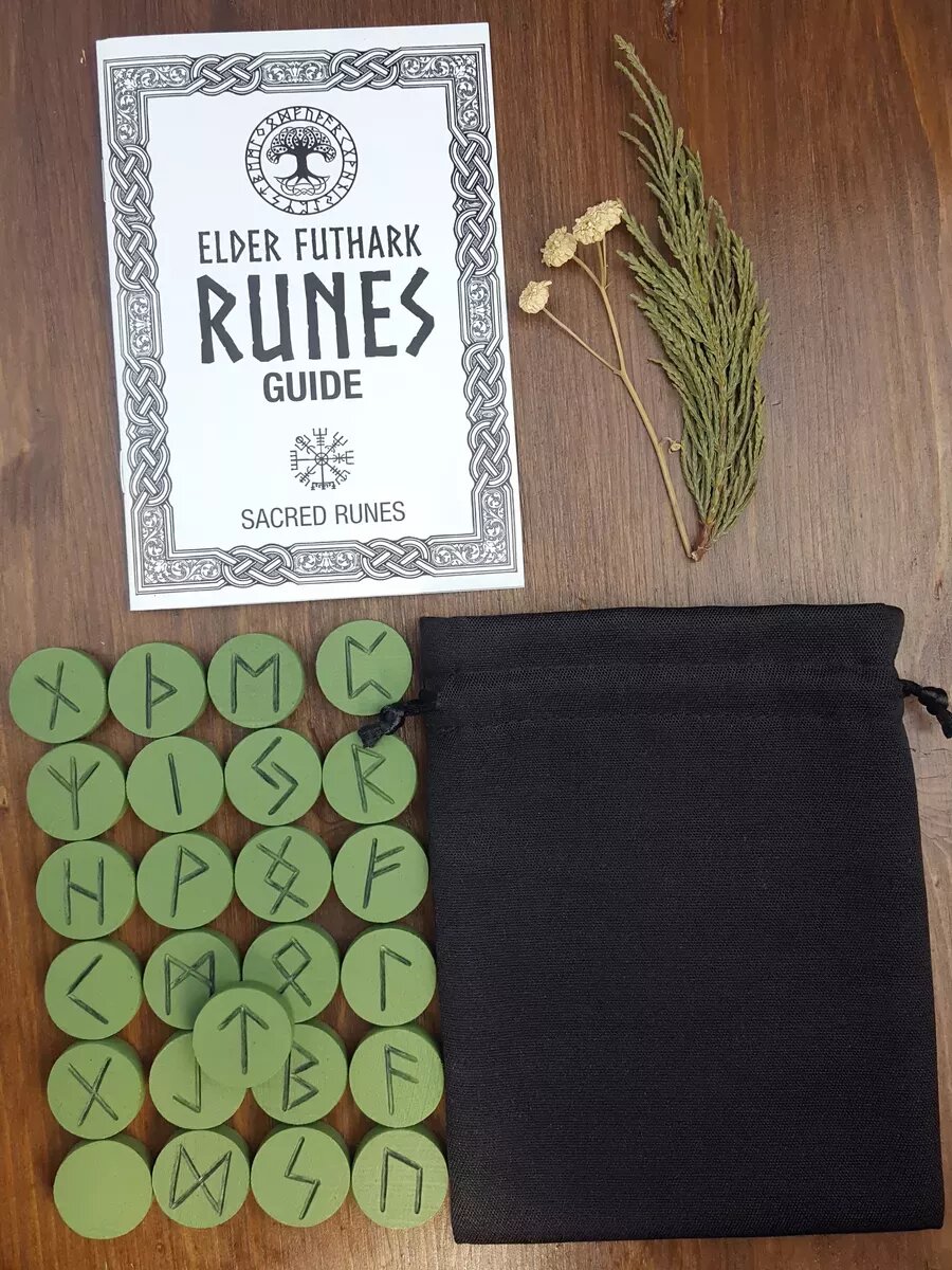 Руны скандинавские для гадания "ДенежнаяБерёза" с крапивой