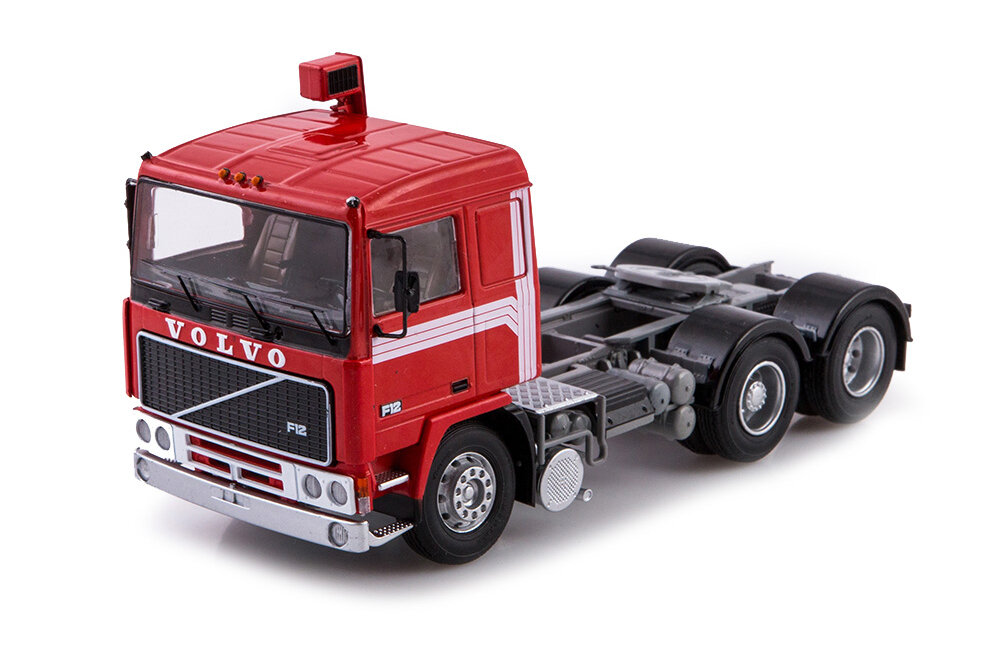 Модель коллекционная SSM Volvo F12 1980 красный с белой полосой