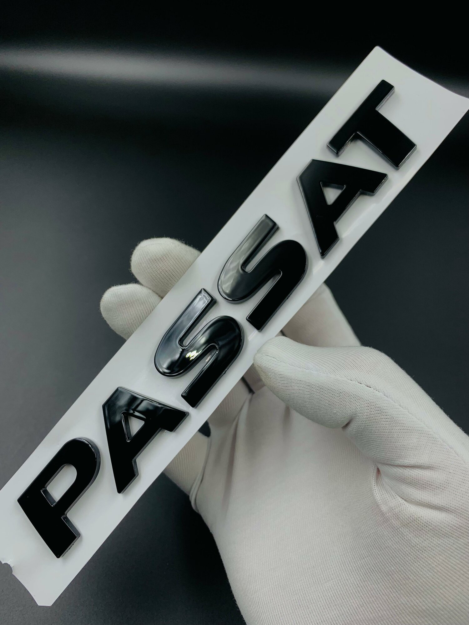 Эмблема надпись Passat для Volkswagen черный. Шильдик Фольксваген Пассат 1 шт.