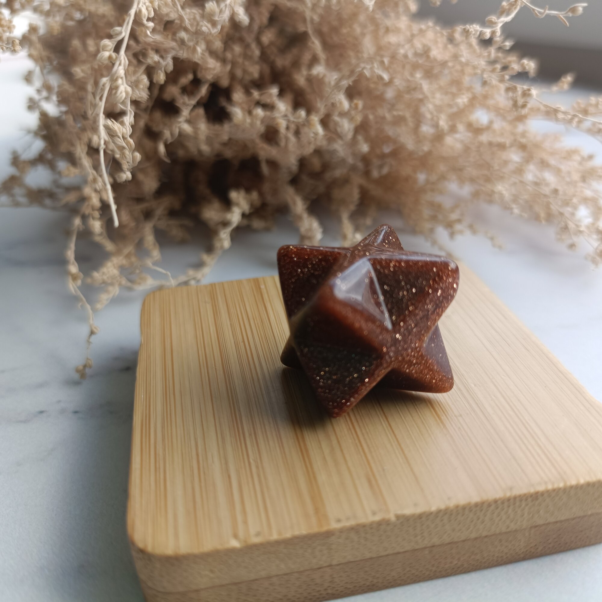 Меркаба из камня Авантюрин коричневый (имитация) 20х20 мм.