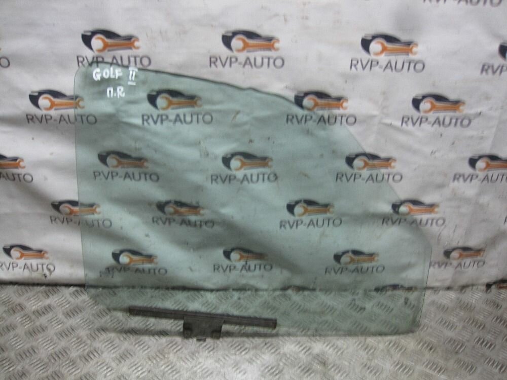 Стекло двери передней правое Volkswagen Golf 2 193845201C