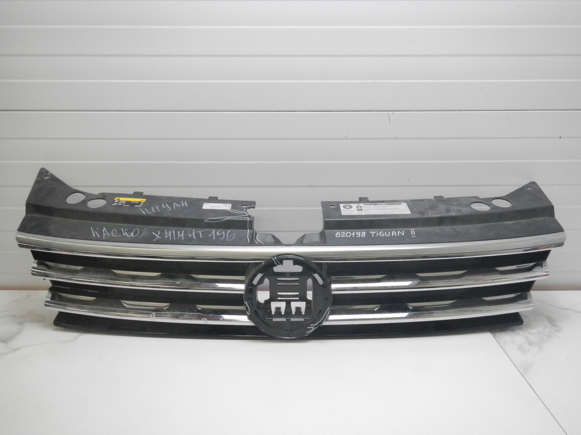 Б/У Решетка радиатора, Volkswagen (Фольксваген)-TIGUAN (II) (16-) VOLKSWAGEN TIGUAN (II) (16-) 20- Царапины, трещины на х...