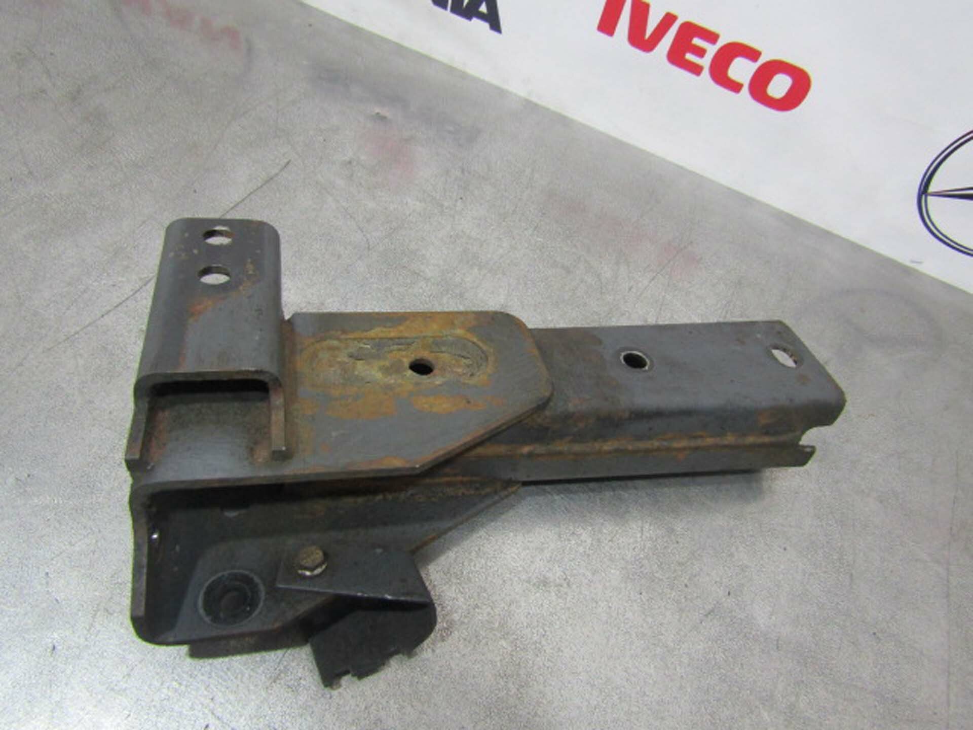 Кронштейн усилителя бампера левый Mercedes Actros