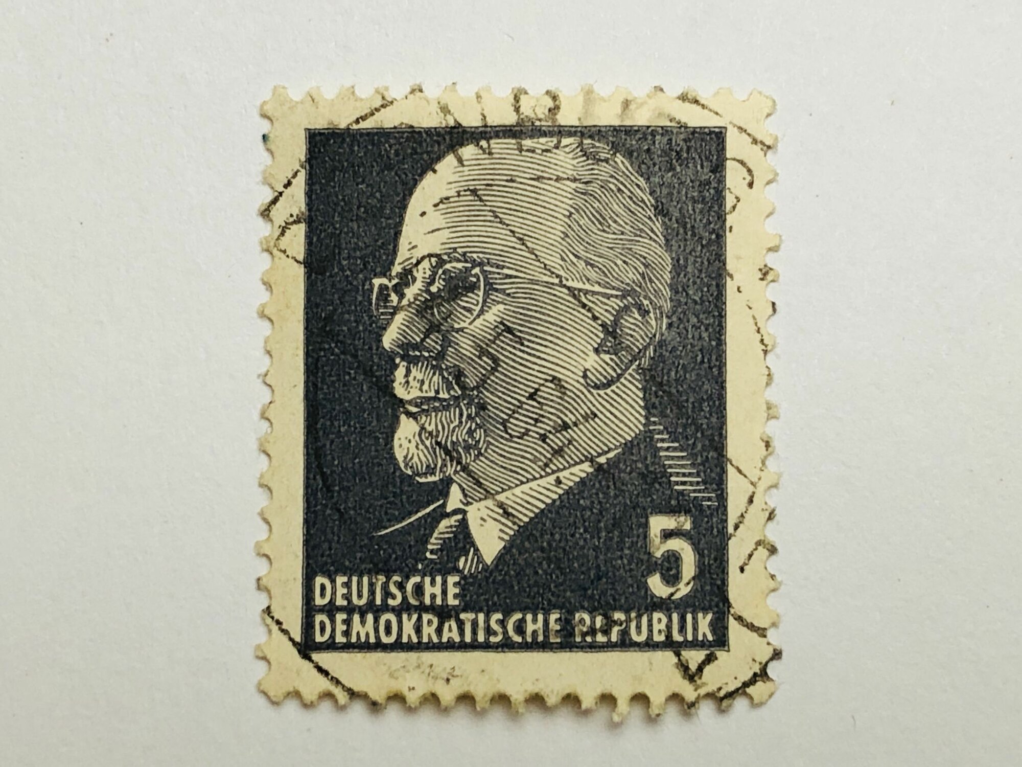 Почтовые марки Известные люди. Председатель Государственного совета Вальтер Ульбрихт. 5 пф. Германия (ГДР). 1961. Гашен