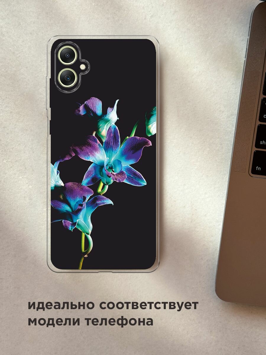 Чехол на Samsung Galaxy A06 / Самсунг Галакси А06 с принтом "Синий цветок на черном" — фото 1