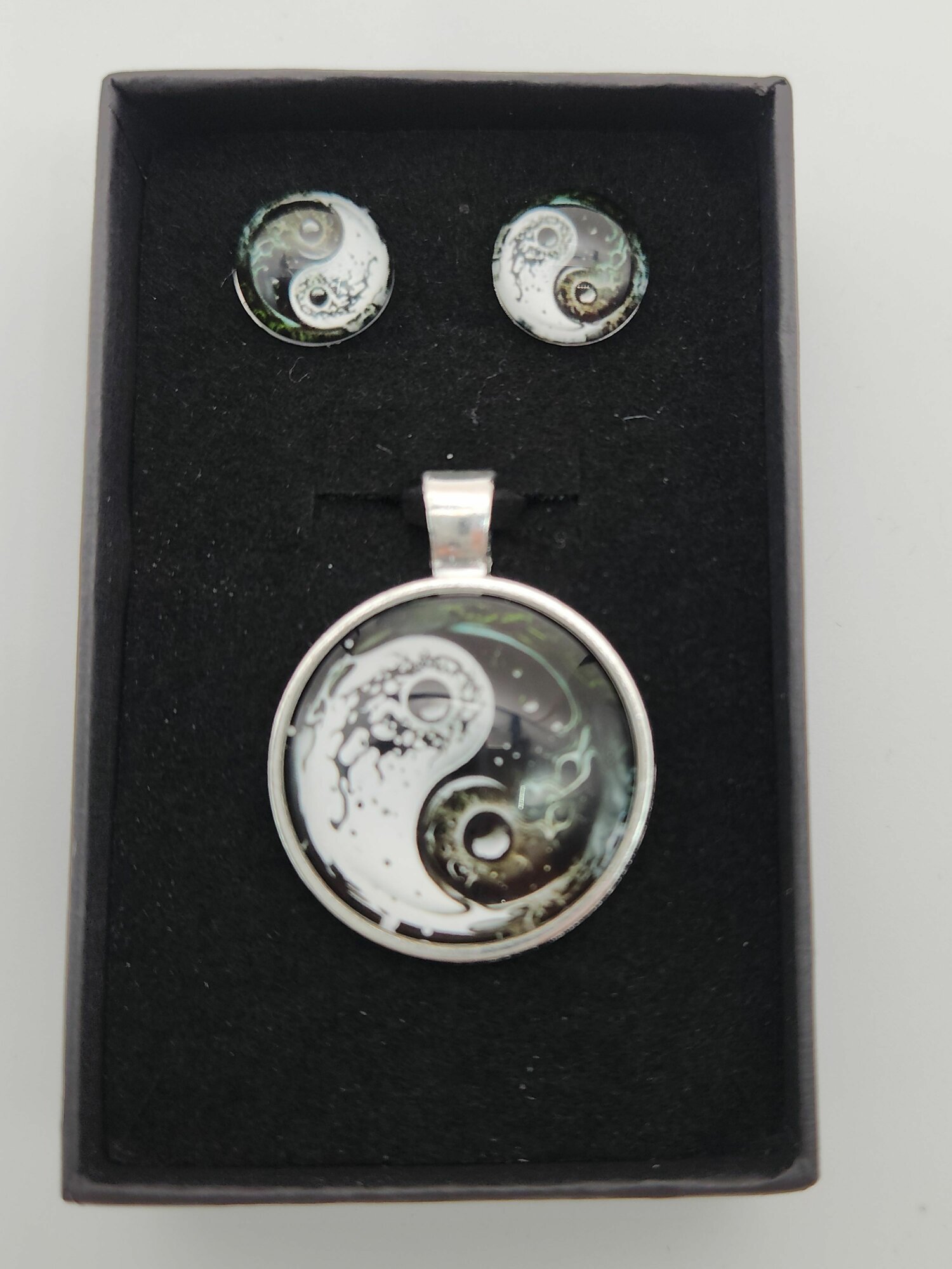 Комплект бижутерии, стекло