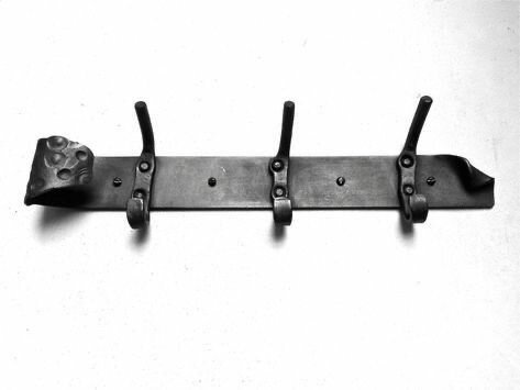 Кованая вешалка настенная