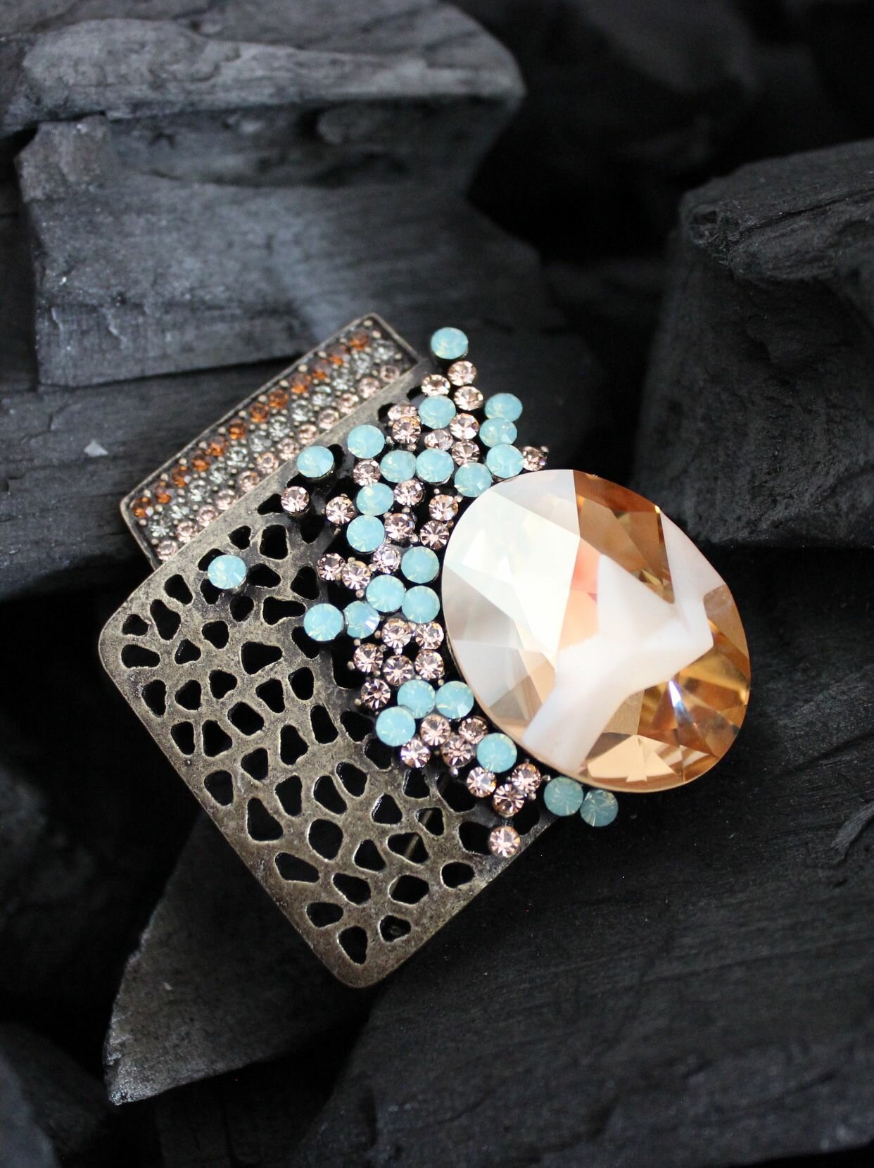 Брошь, кристаллы Swarovski, кристалл