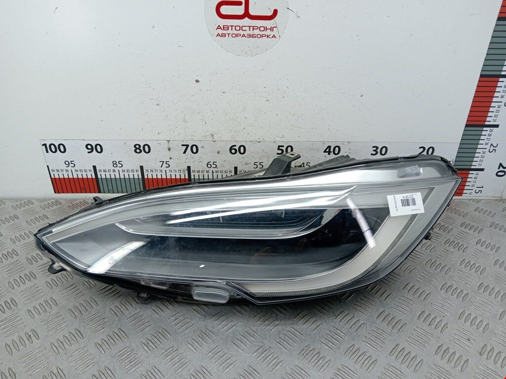 Фара левая Tesla Model S 106504700B арт. 2272674