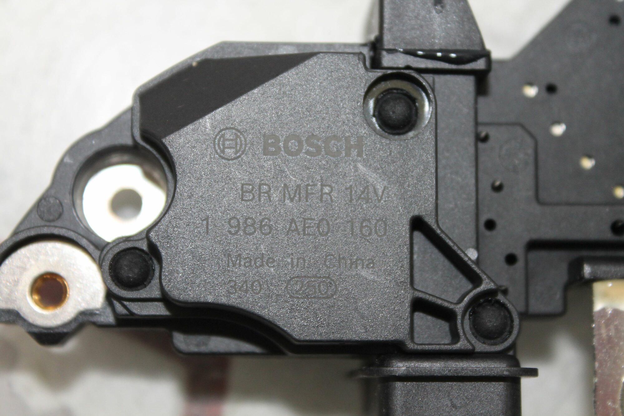 Регулятор генератора BOSCH 1986AE0160 — фото 1