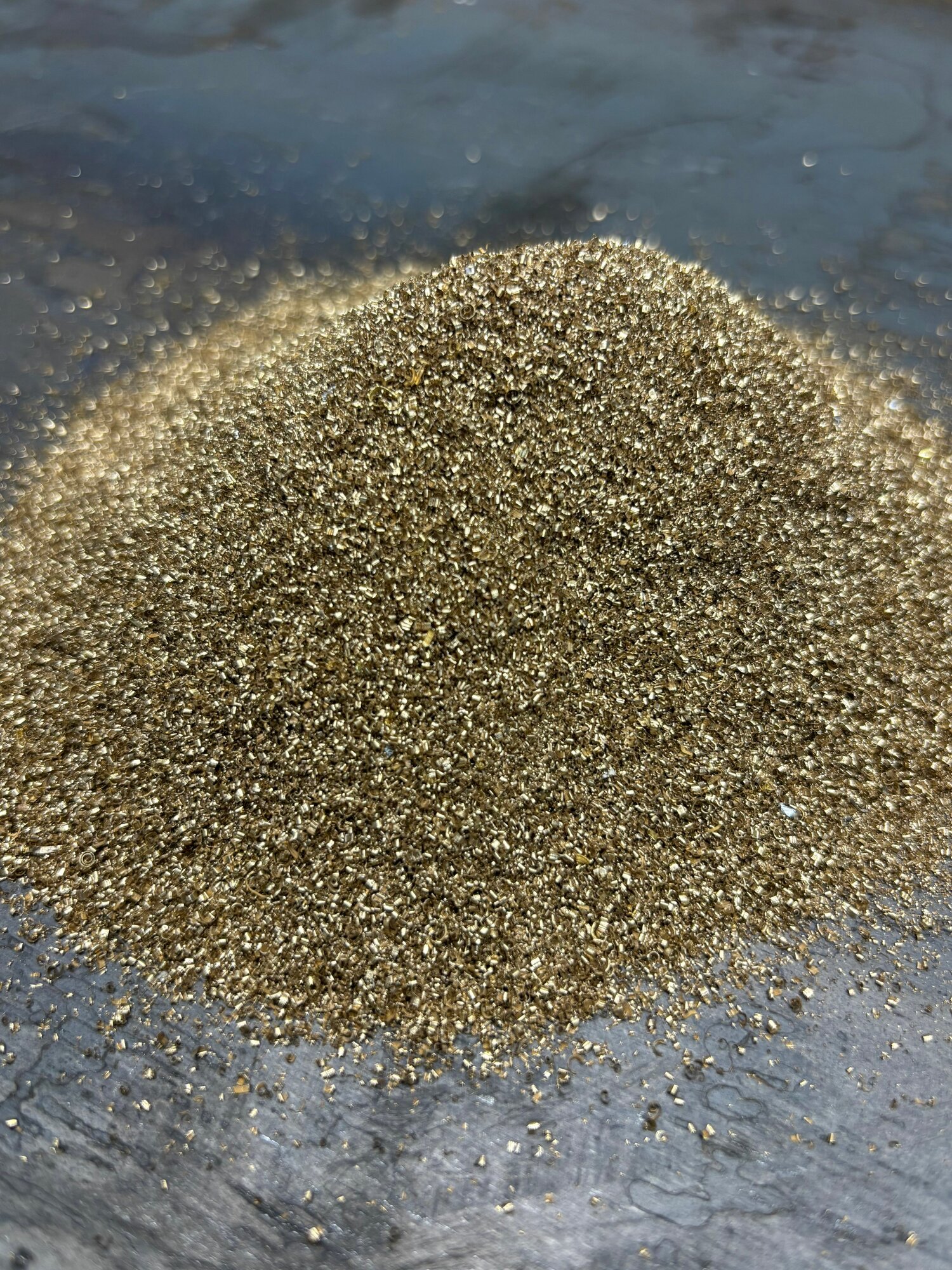 Стружка бронзовая сухая для творчества и опытов 100 грамм