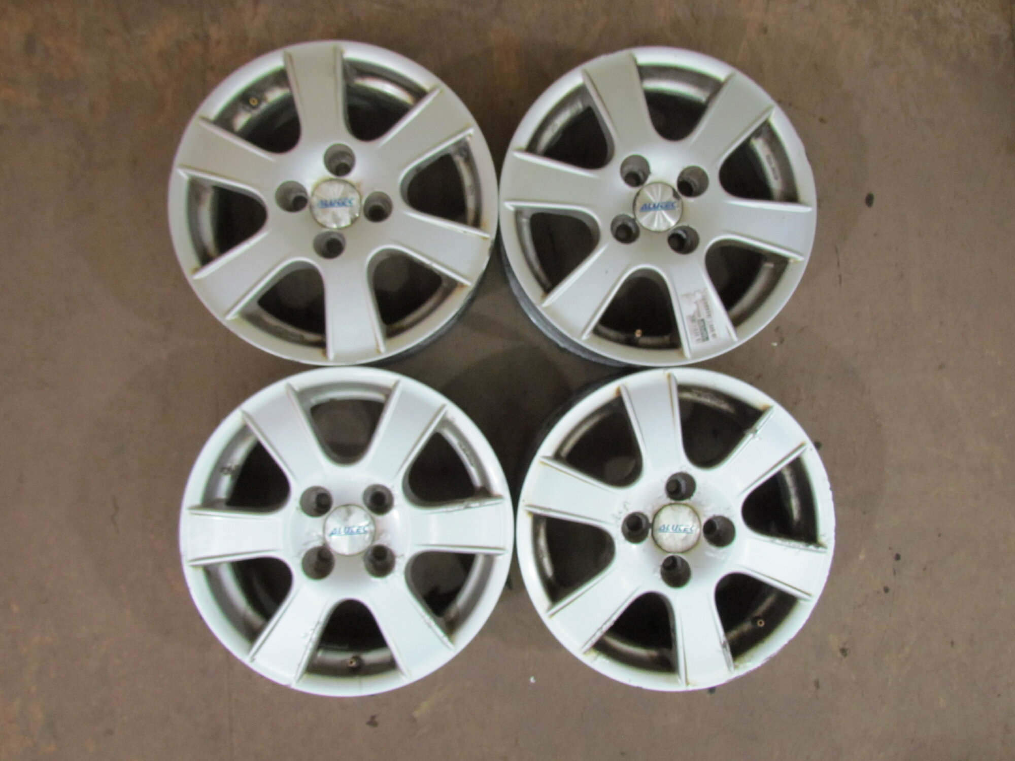 Комплект колесных дисков Nissan R15 6.5J ET42 4*100 DIA60.1 (оригинал) 0027158