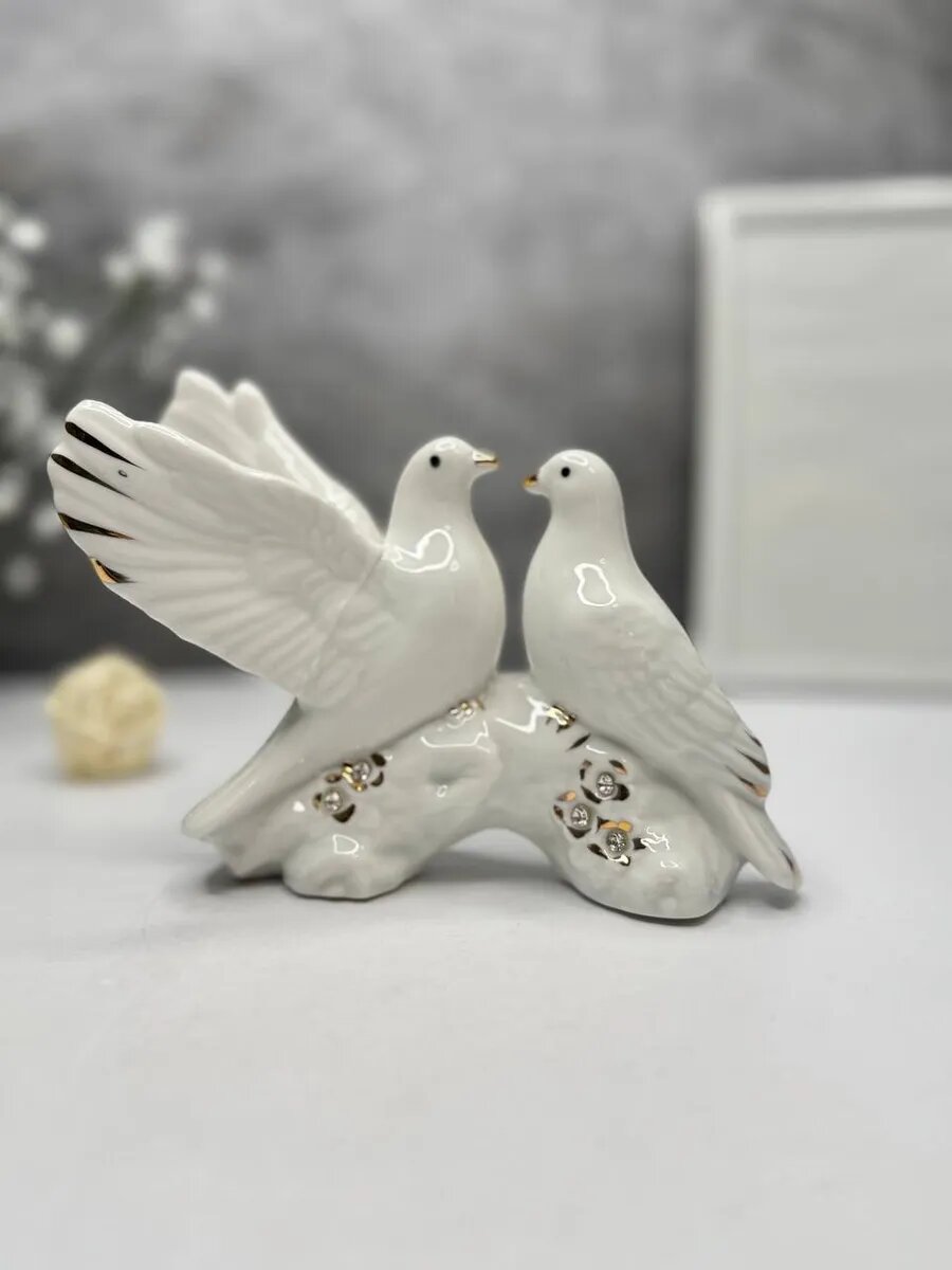 Фигурка декоративная два голуби в сердце, фарфор, высота 9.5 см