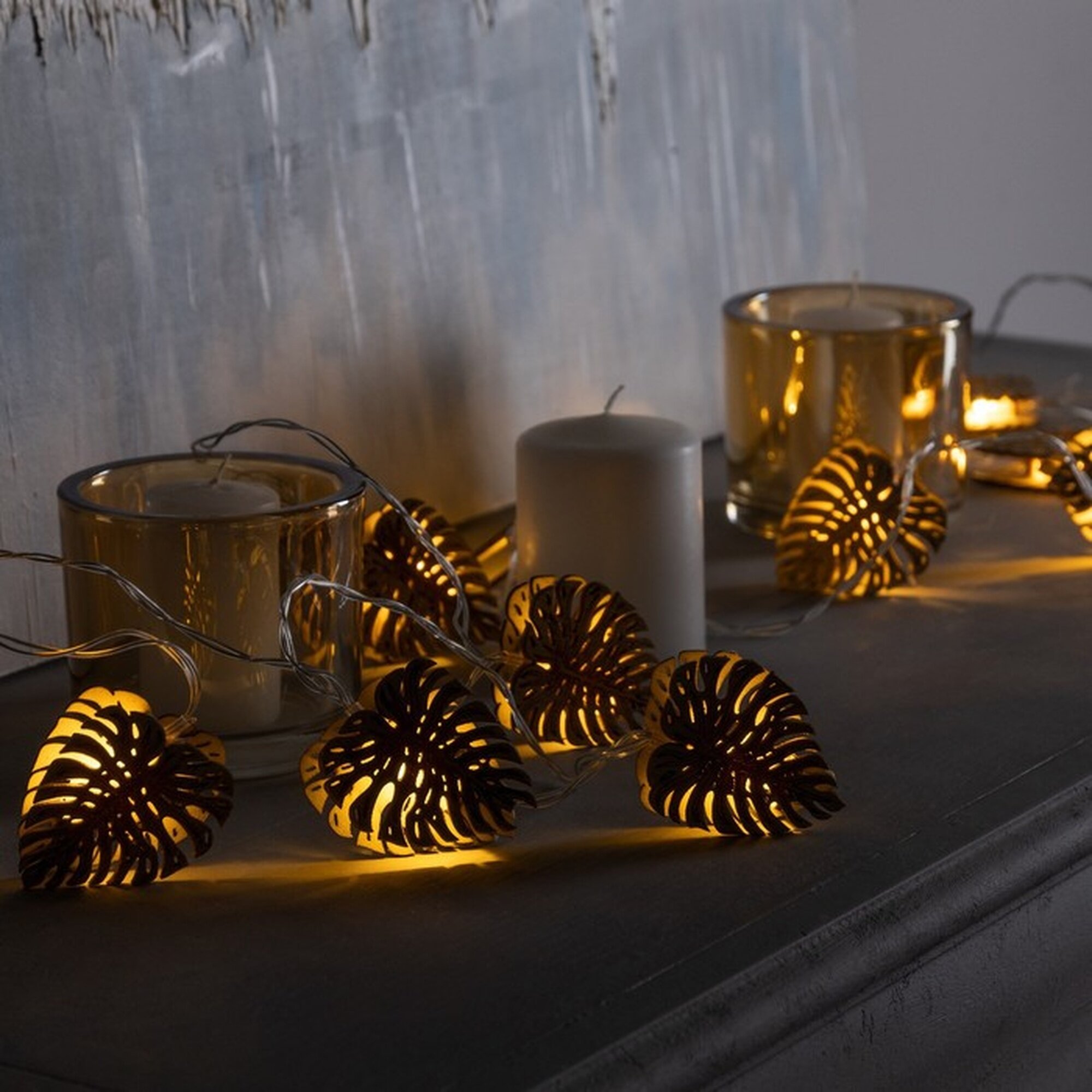 Гирлянда «Нить» 2.5 м с насадками «Листочек», IP20, прозрачная нить, 10 LED, свечение тёплое белое