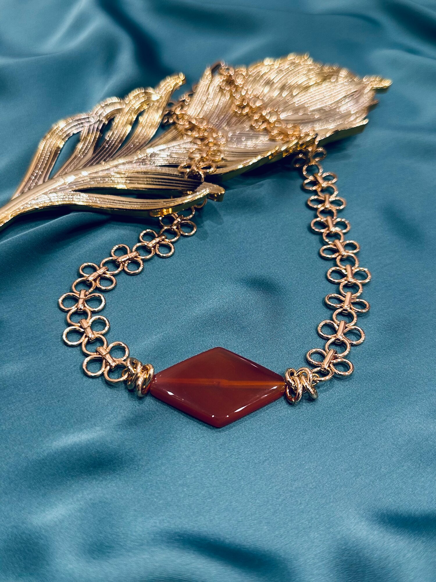 Колье, сердолик