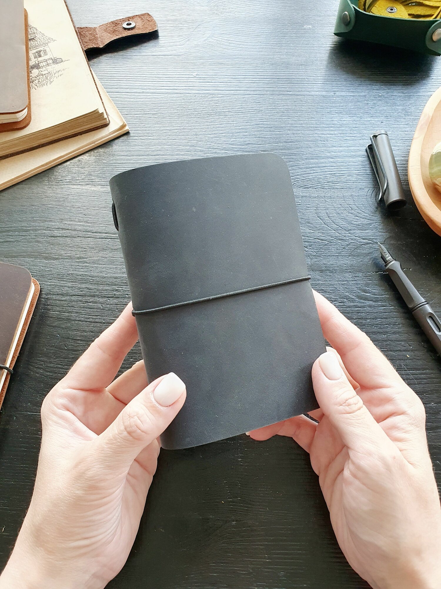 Кожаный блокнот формата Midori Passport (9,5х13,5см) со сменными тетрадями на резинке / обложка для паспорта / записная книжка 90 листов