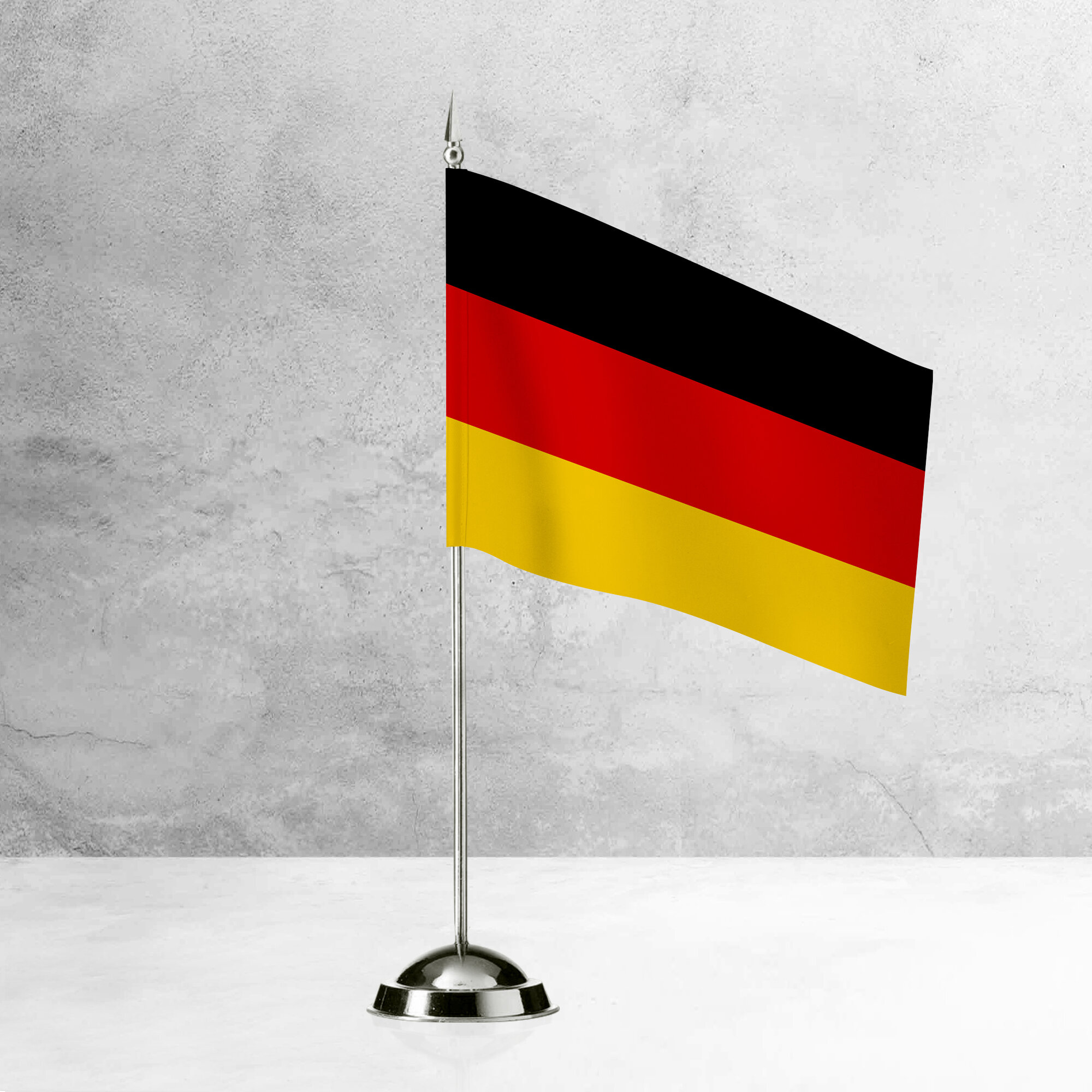 Настольный флаг Германии на пластиковой подставке под серебро
